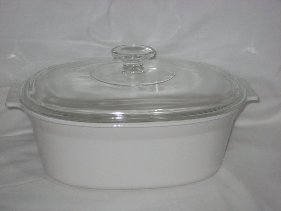 Vintage Corning White Oval 2 1 2 Quart Casserole Dutch Oven Baking Dish