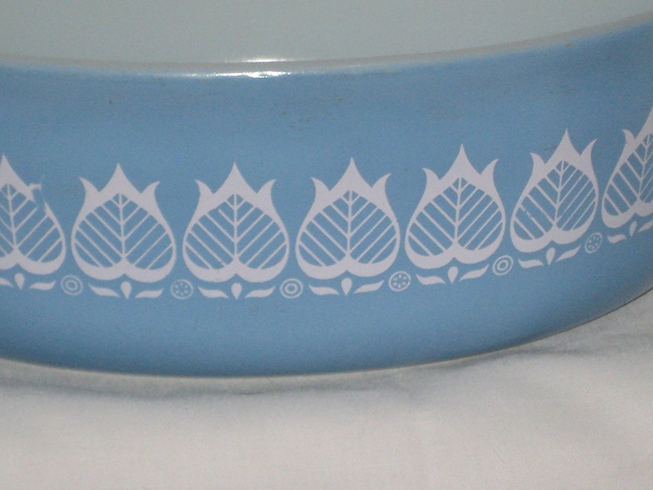Vintage Pyrex Oval Blue White Tulip 1 1 2 Quart Casserole Baking Dish