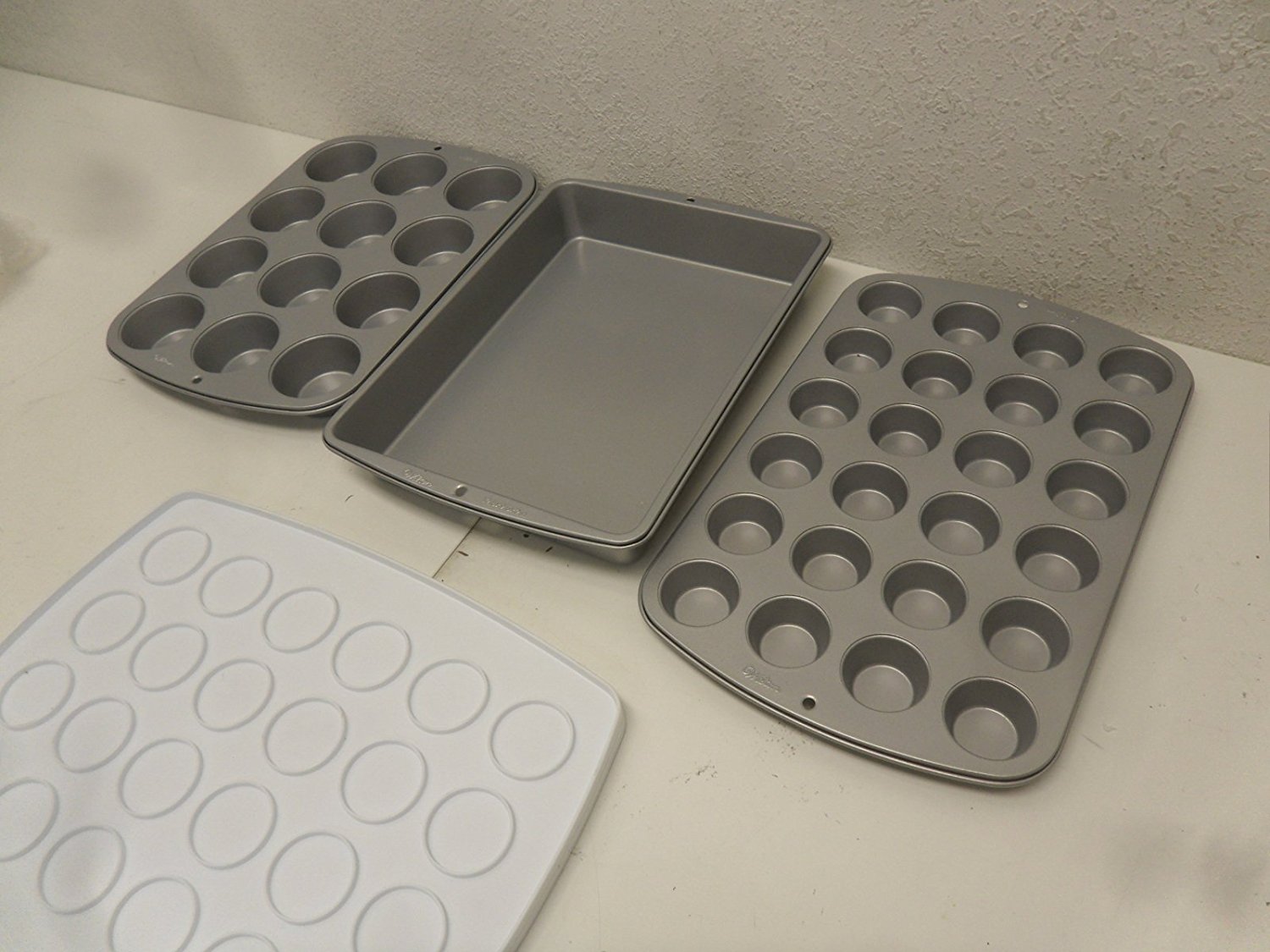 Wilton Ultimate Bake 4-Piece Mini Cupcake Cup Cake Bakeware Set OPENED ...