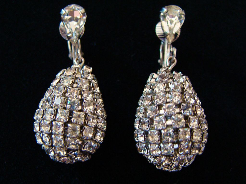 Pair of diamond earrings drawing free image download