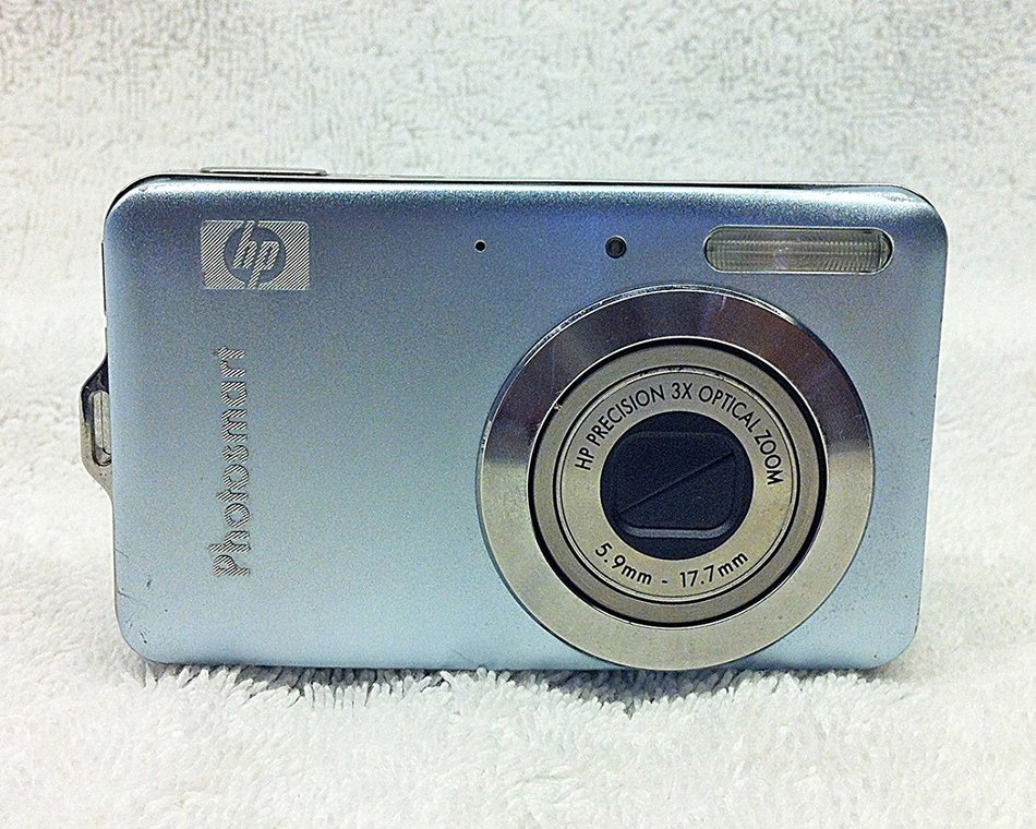 HP Photosmart r742 7.2MP Digital Camera - Light Blue free image download