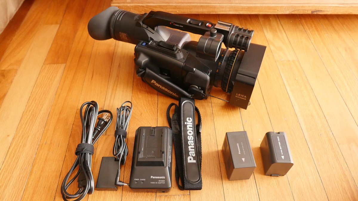 Panasonic AG-DVX100B - Camcorder - widescreen - 410 Kpix - optical zoom ...