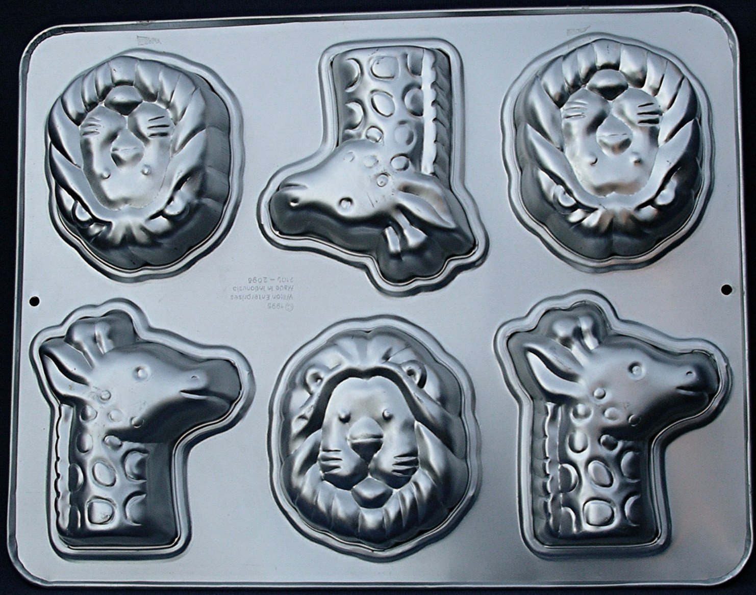 Wilton Cake Pan: Mini Jungle Animals Treats - Lions/Giraffes (2105-2096 ...