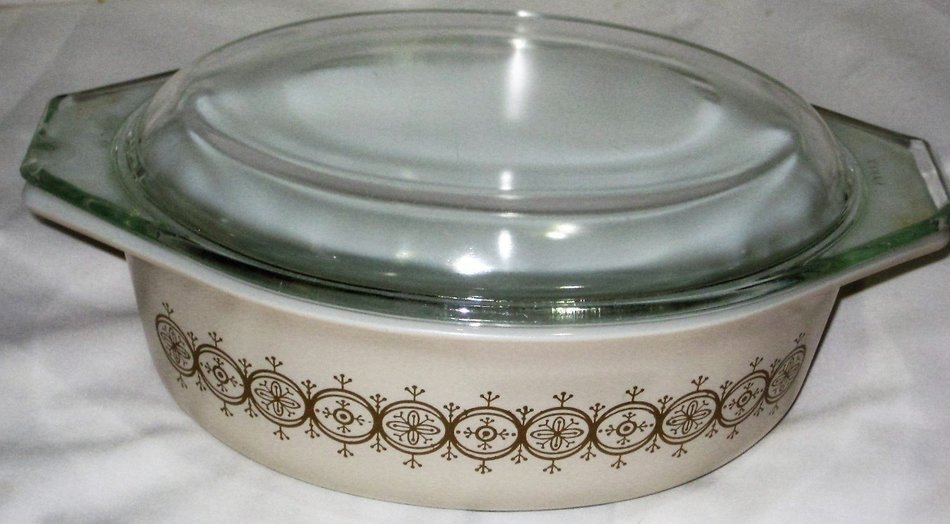 Vintage Pyrex Promotional Oval Olive Medalion 1 1/2 Quart Casserole ...