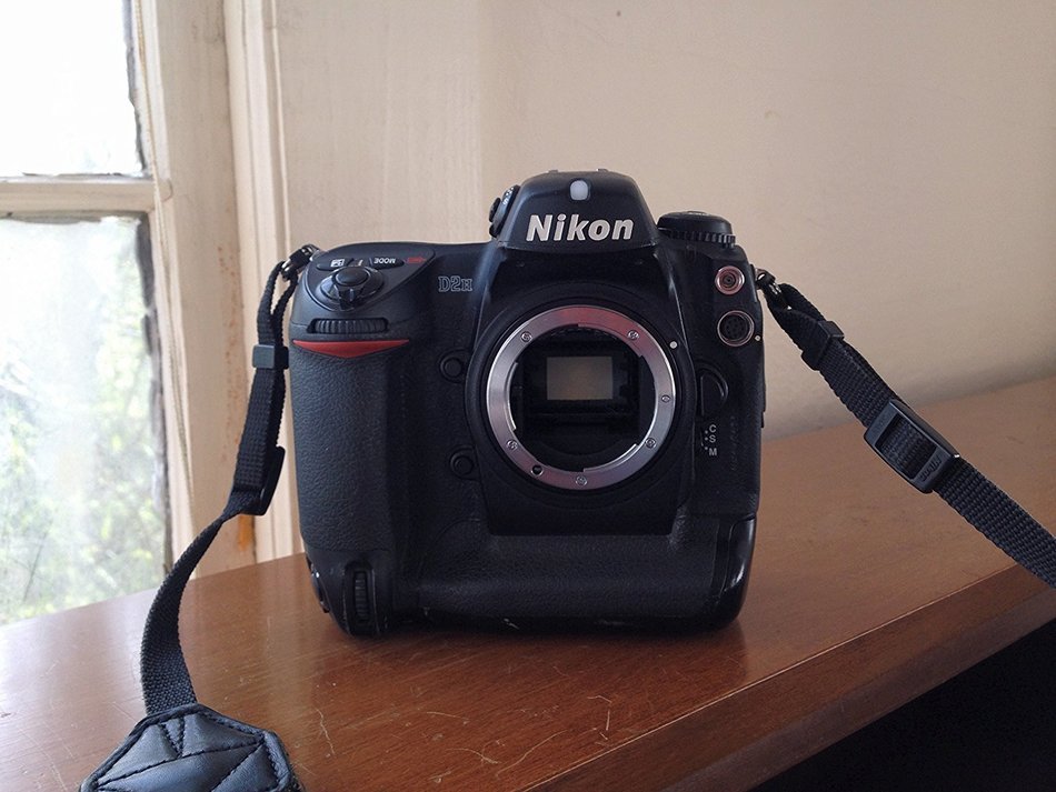 Nikon D2H Pro Digital SLR Camera (Body Only) N2 free image download