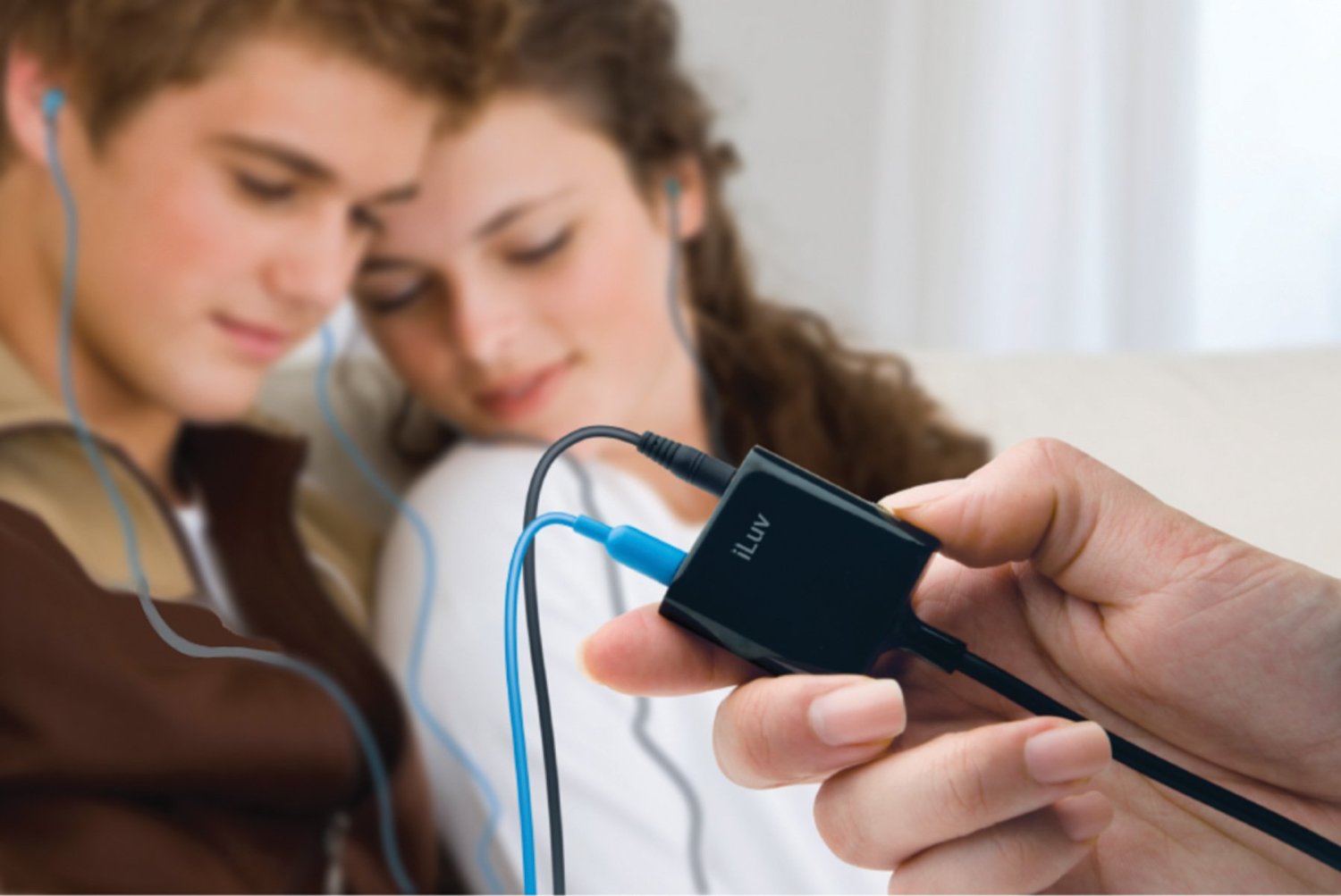 ILuv (iCB107) 5-Way Splitter Adapter with Independent Volume Control ...