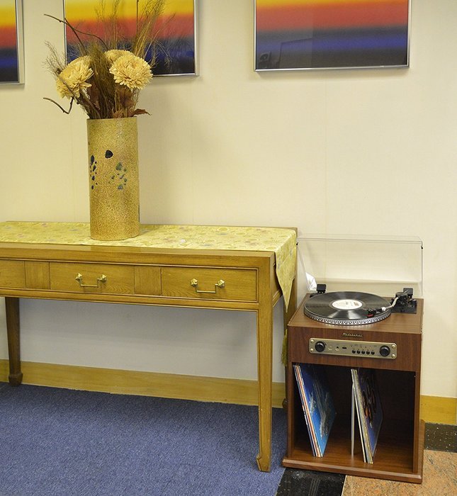 Studebaker Stereo Turntable with Bluetooth Receiver and Record Storage ...