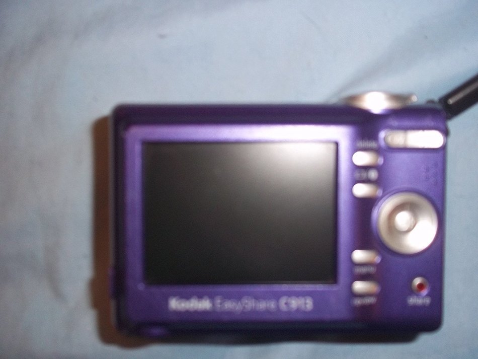 Kodak EasyShare C913 9.2MP 3x Optical/5x Digital Zoom Camera (Purple ...
