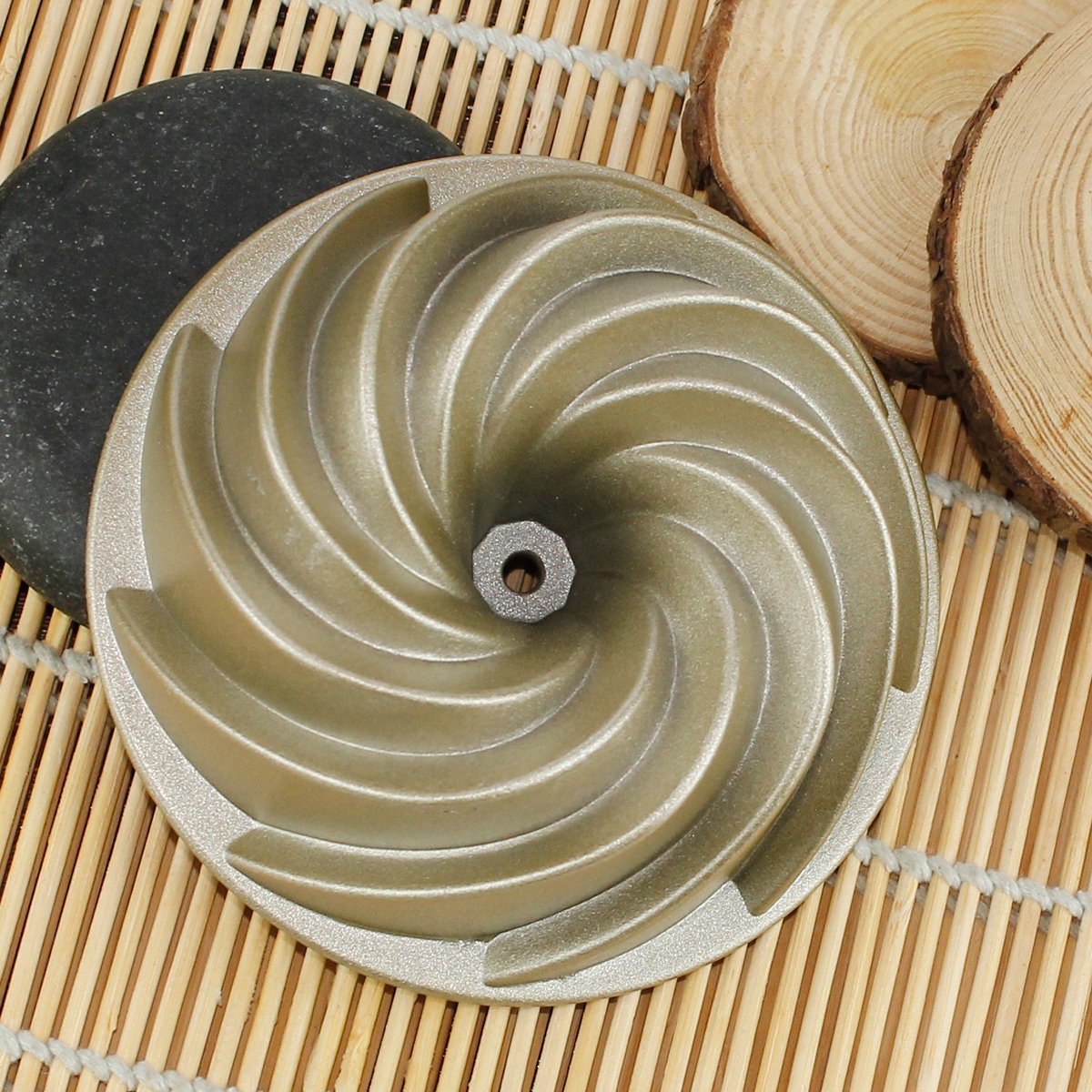 Ezeso Non-Stick Carbon Steel Cake Bundt Pan for Baking,Bakeware (Lily ...