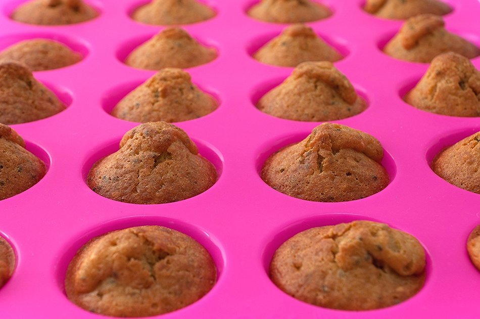 Silicone Mini Muffin & Cupcake Pan - 24 Cups Pink Mold & Baking Tray ...