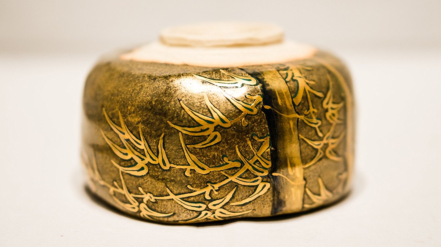 Matcha bowl chawan Kutaniyaki gilded with gold leaf Artist Artwork ...
