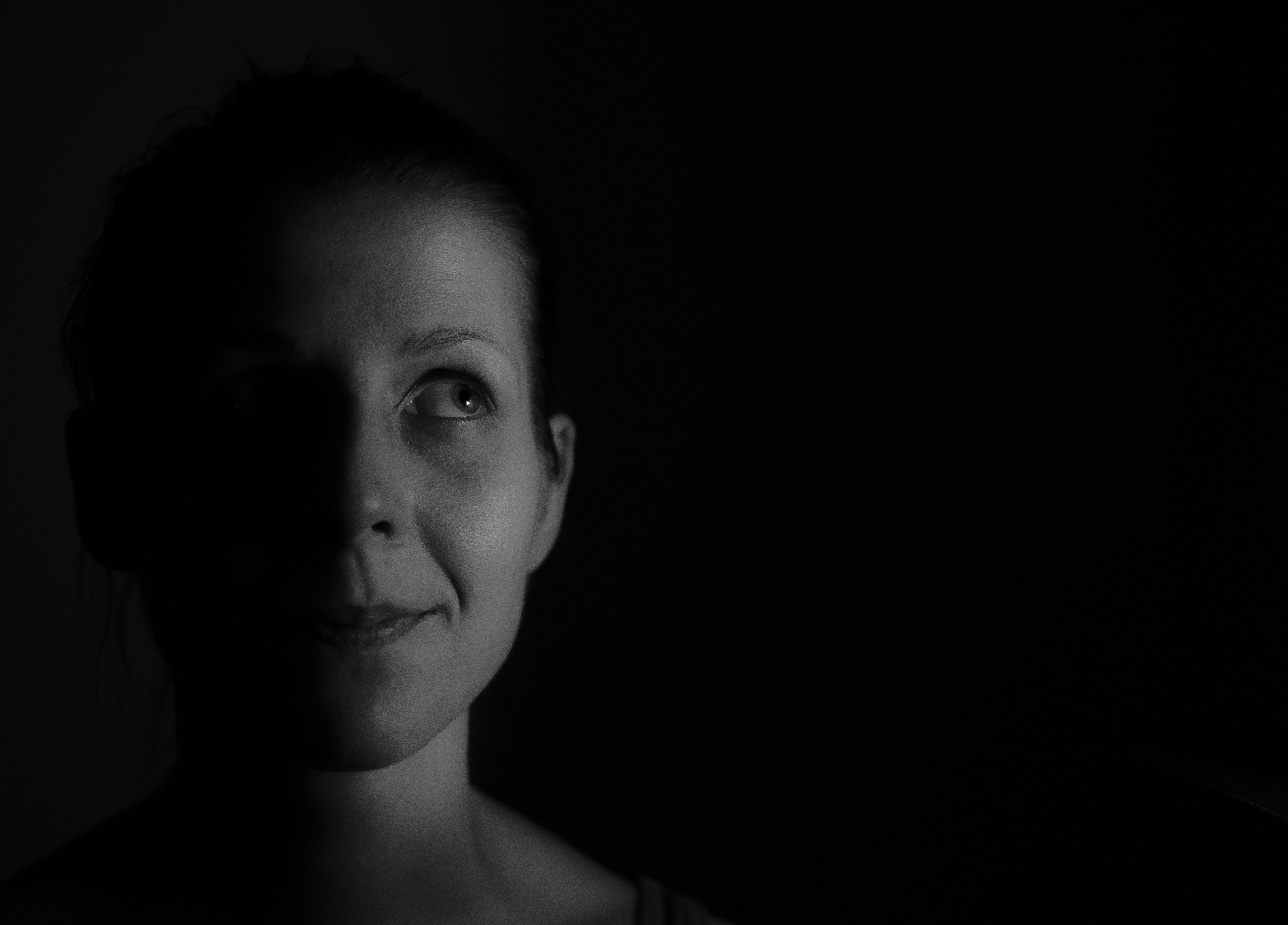 Girl's face in the dark free image download