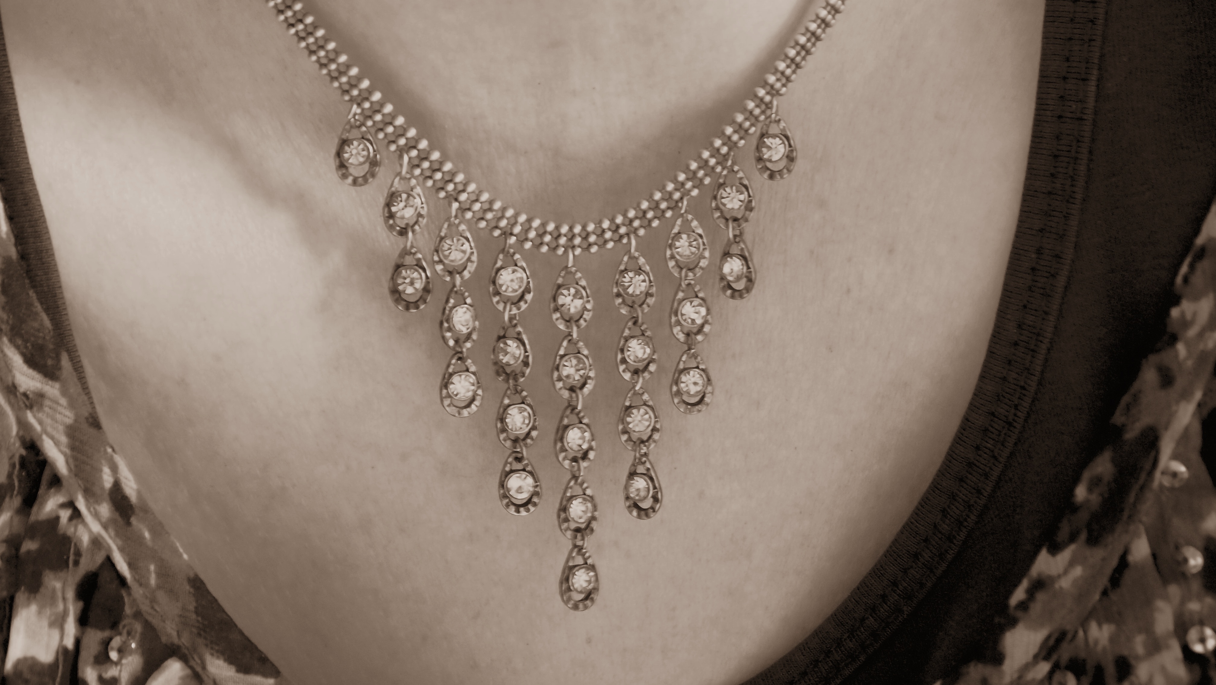 Woman neck with necklace close-up free image download