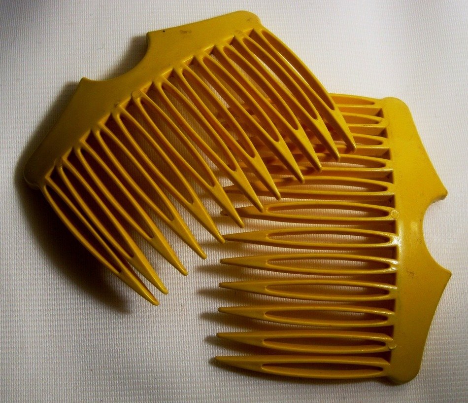 Two yellow plastic combs free image download