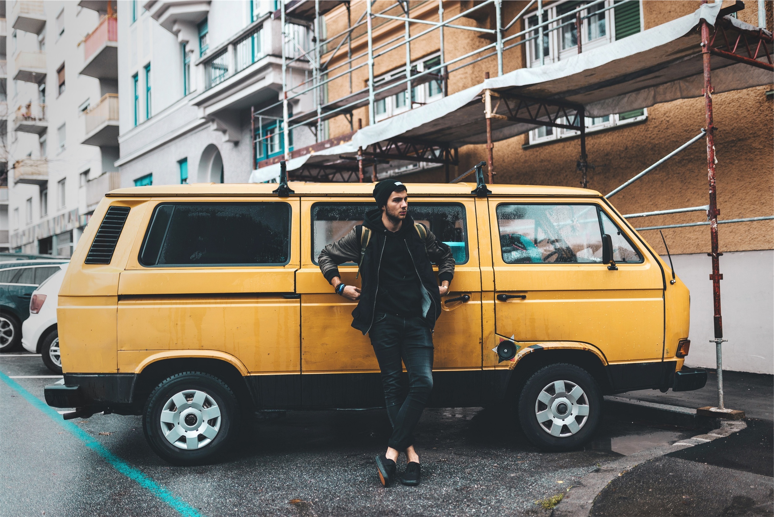 Yellow Van Young free image download