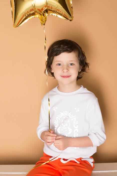 Portrait child with a balloon free image download