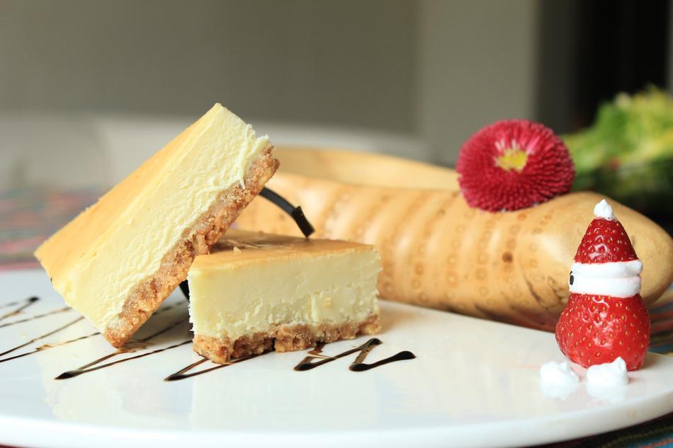 Sweet baked goods on a plate with chocolate free image download