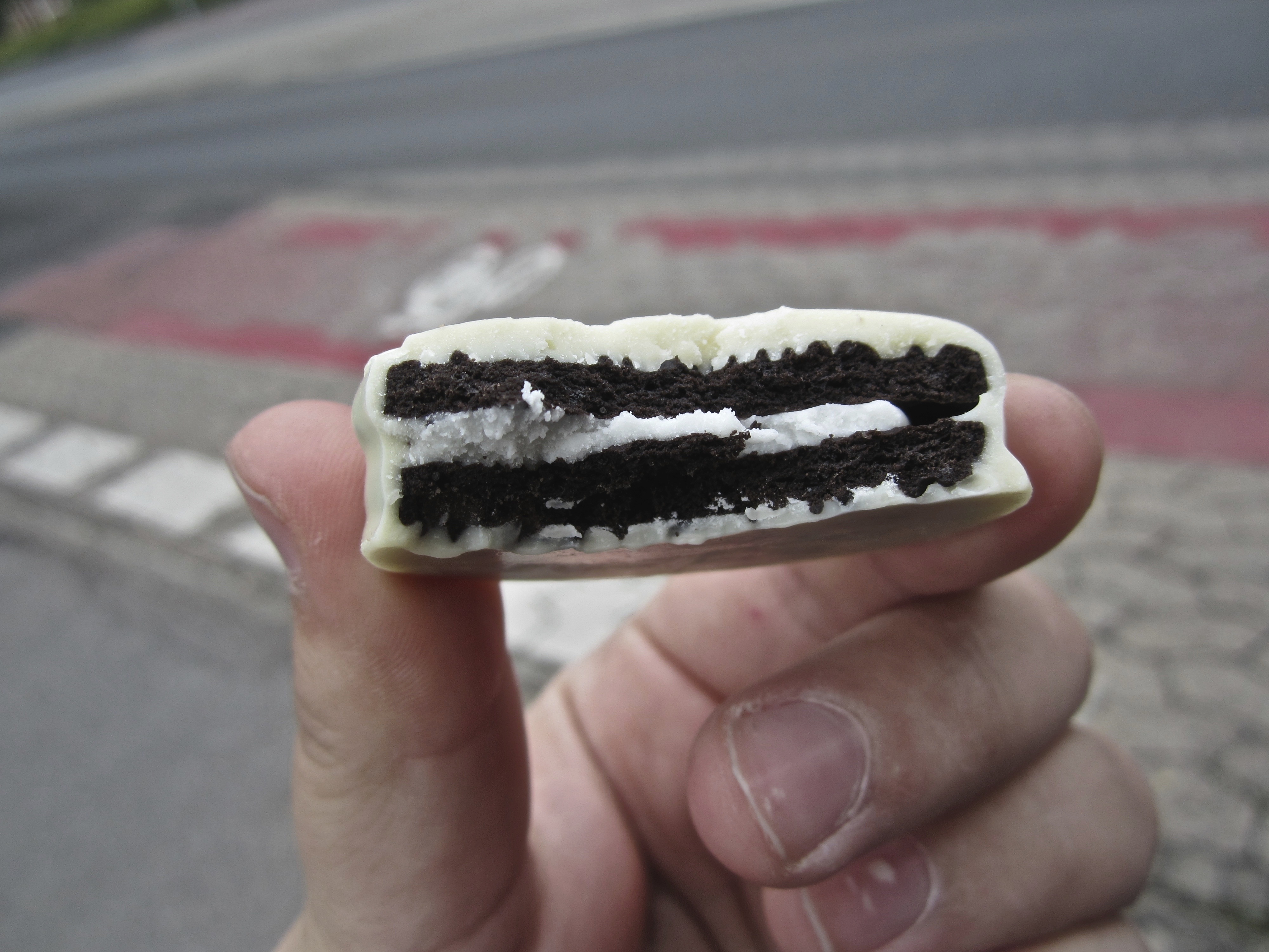 Cookie in hand free image download