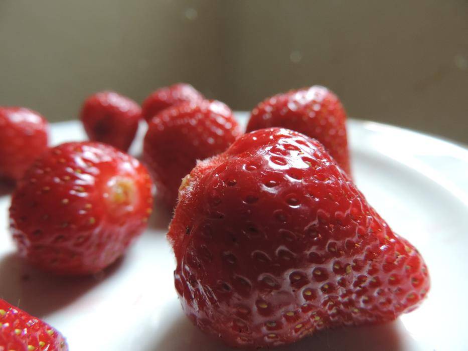 Peeled strawberries free image download