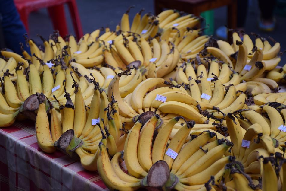 Sweet delicious bananas free image download