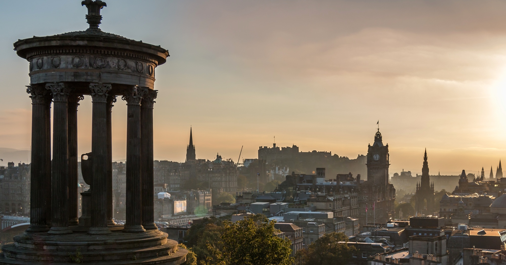 Panoramic view of edinburgh at dusk free image download
