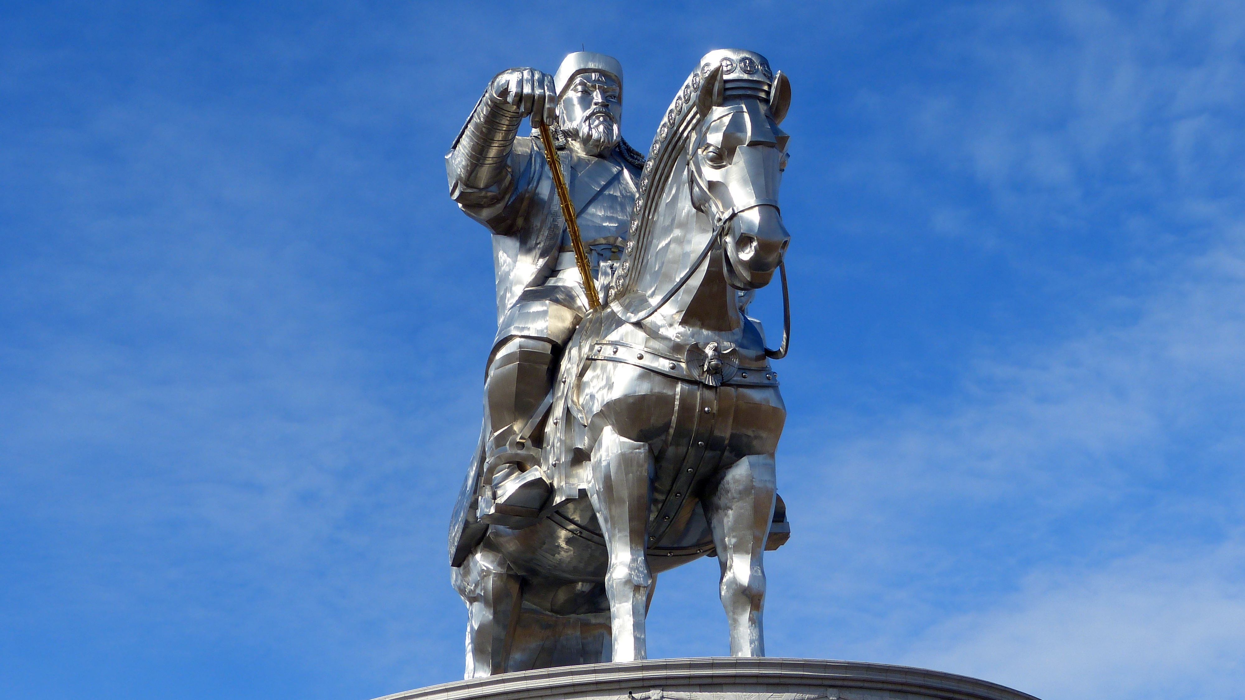 Statue man on horse free image download