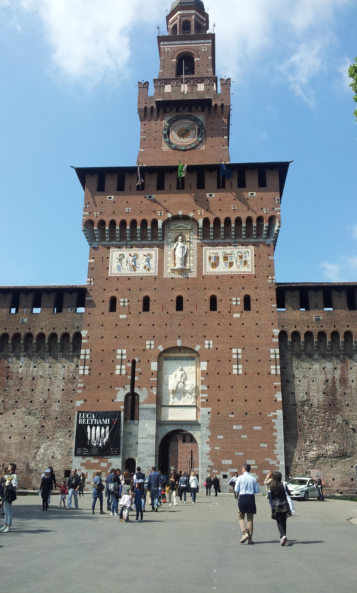 Building Clock Tower in milan free image download