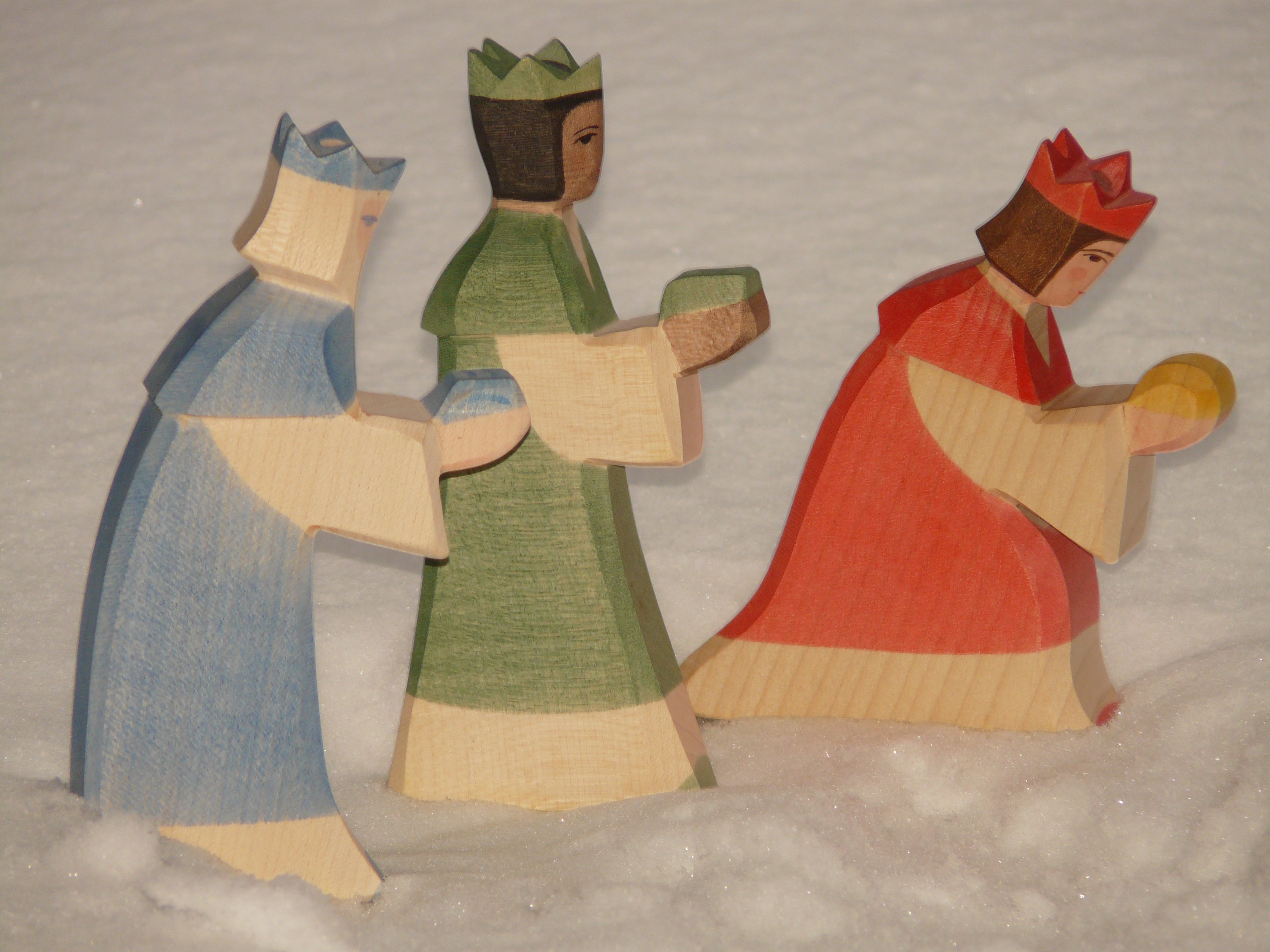 Wooden Holy Three Kings figures free image download