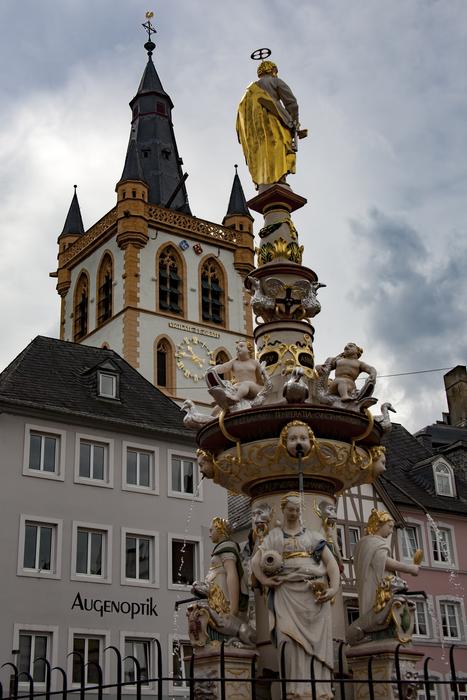 Beautiful fountain of the Gangolf Church in Trier, Germany free image ...