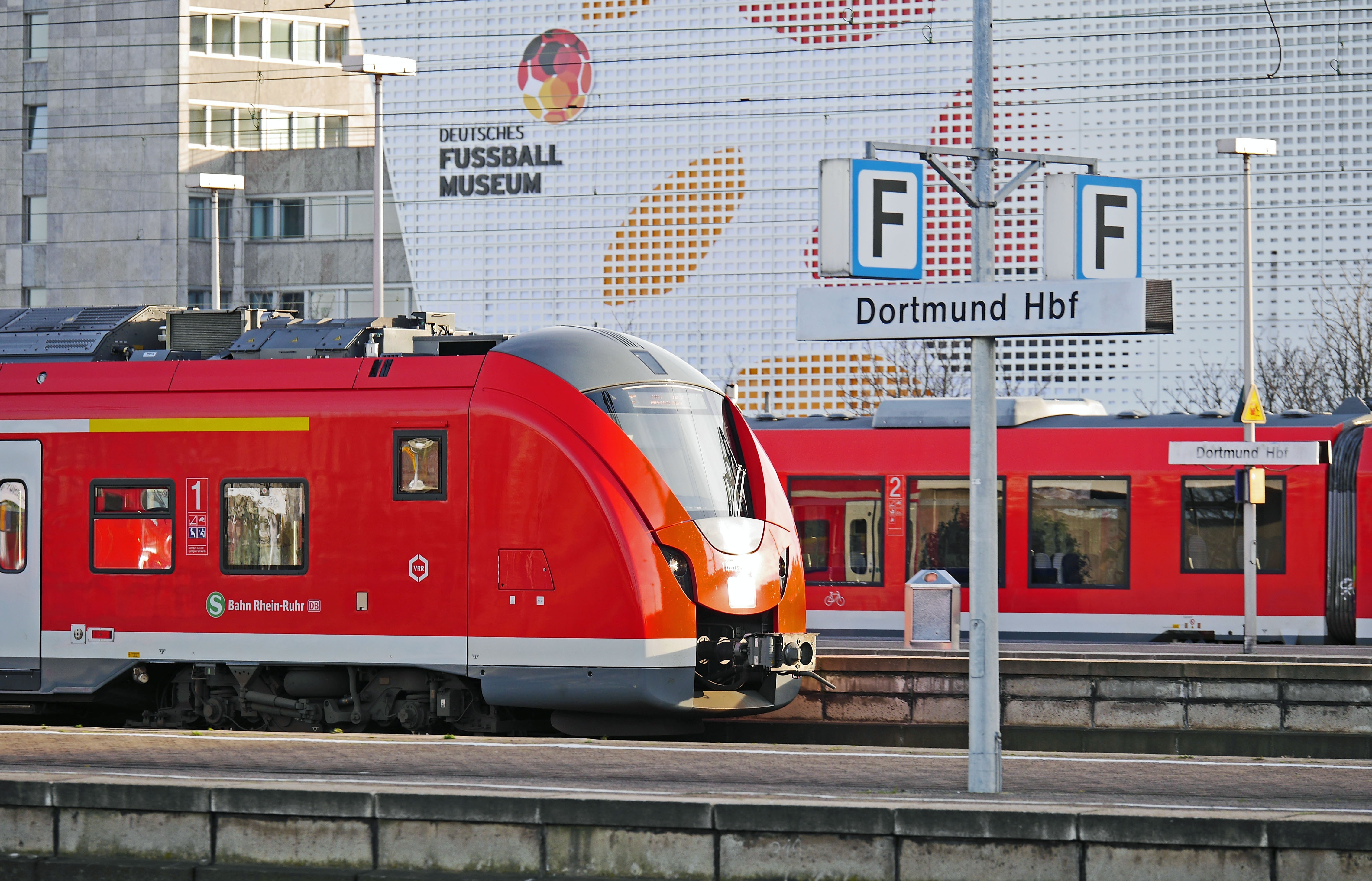 Red train in Dortmund in German free image download