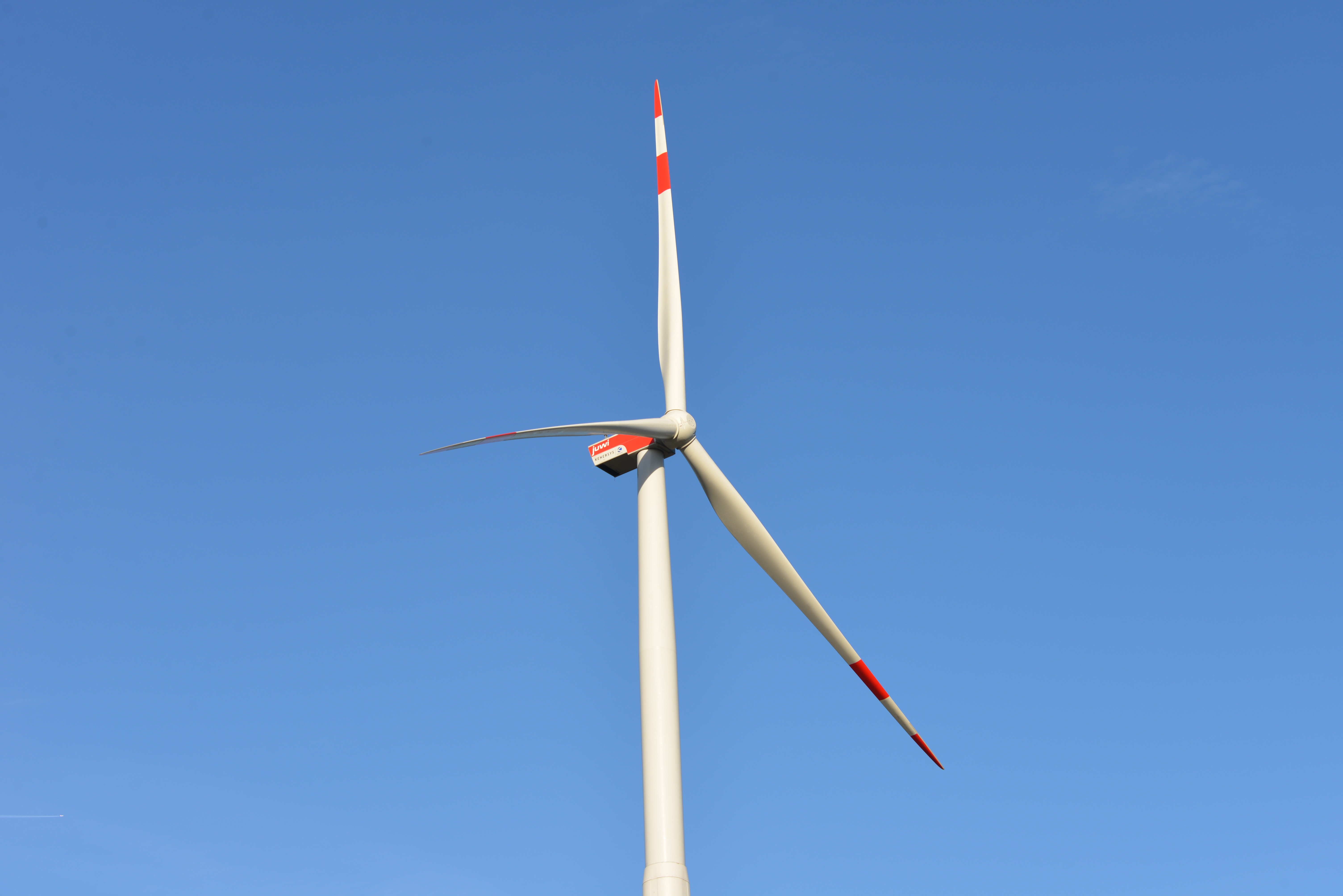 Wind turbine blades with red stripes free image download