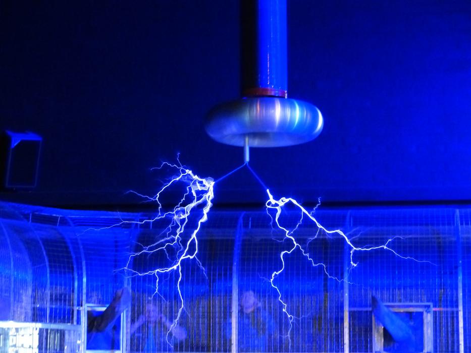 Tesla coil with flashes in blue light free image download