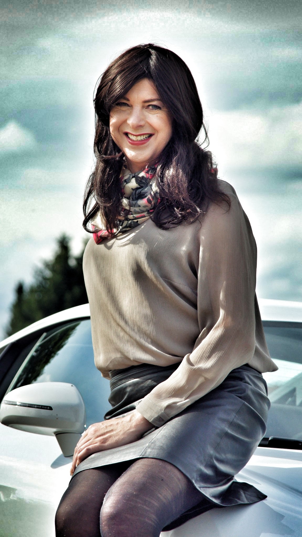 Girl on Audi R8 Pkw free image download