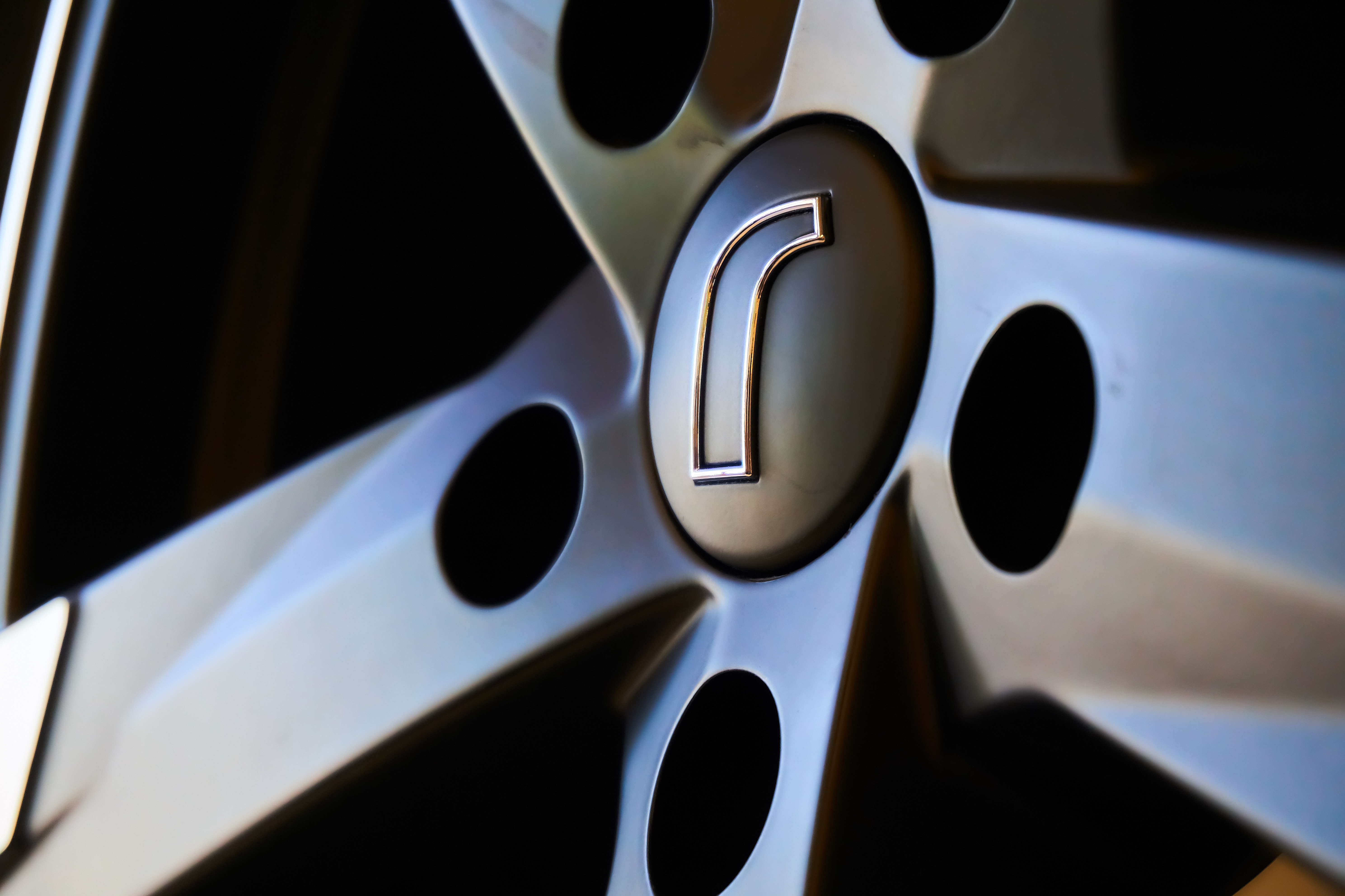 Auto Metal tires close-up free image download