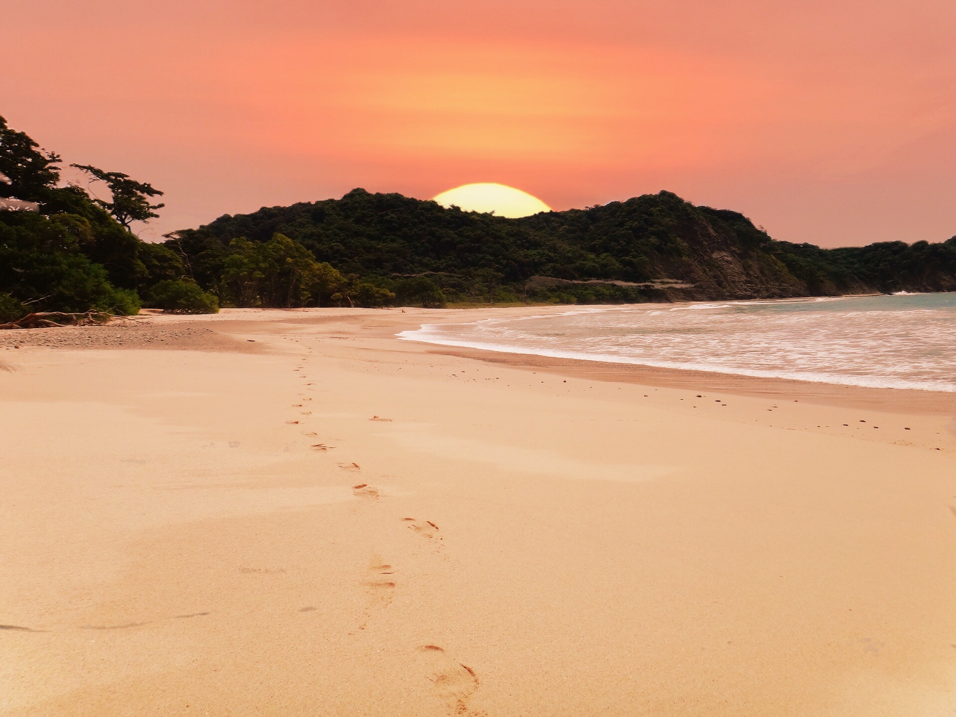 Pink sunset over the coast of costa rica free image download