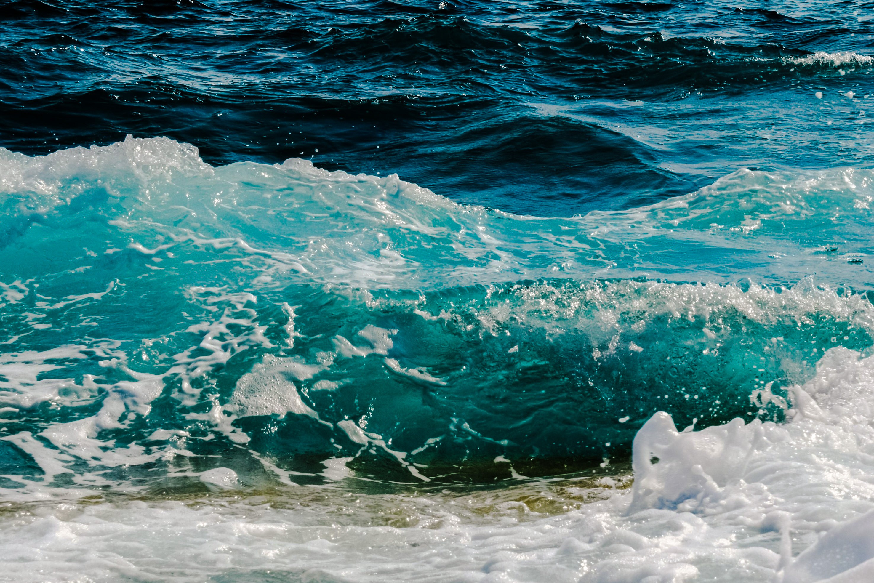 Wave Crushing Sea free image download