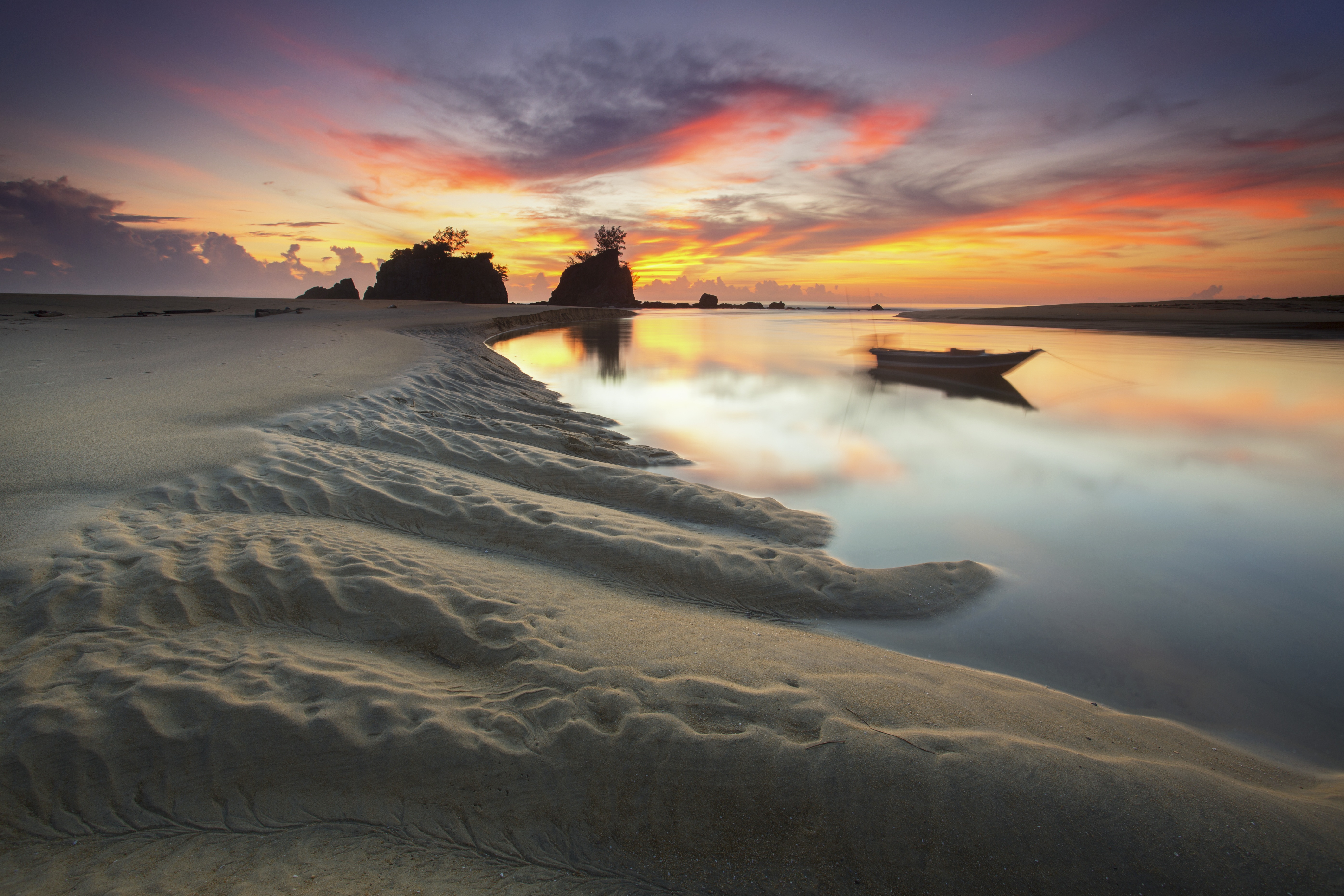 Sandy beach at low tide free image download