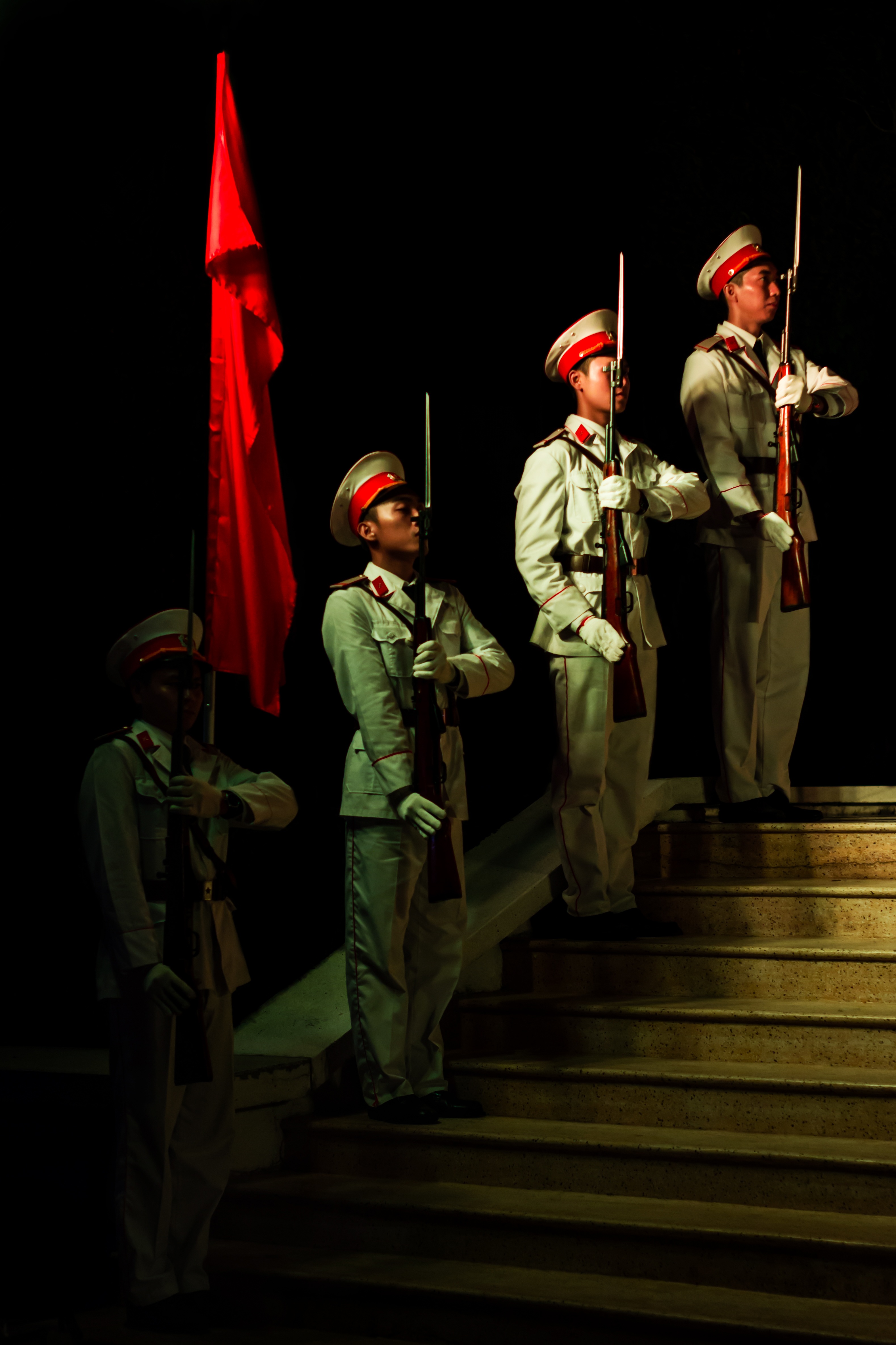 Red and white soldiers are holding weapons free image download
