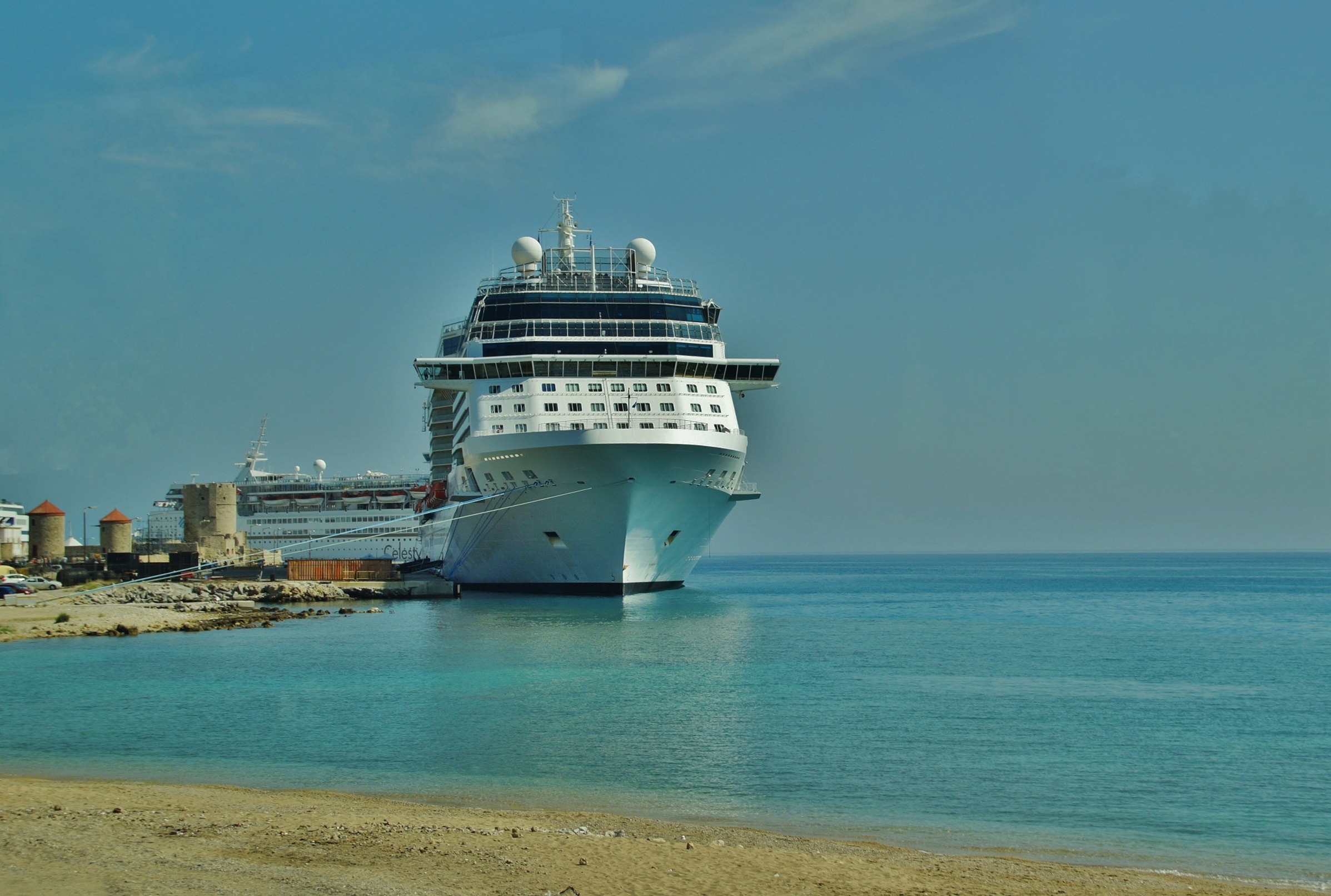 White ship sea blue free image download