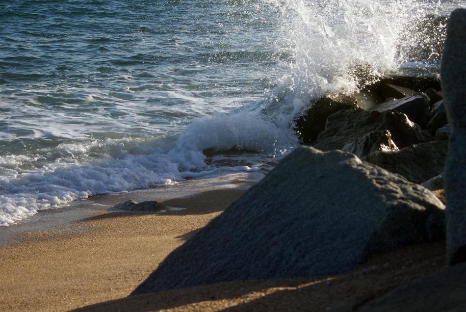 Ocean Waves splashing at Rocks on sand beach free image download