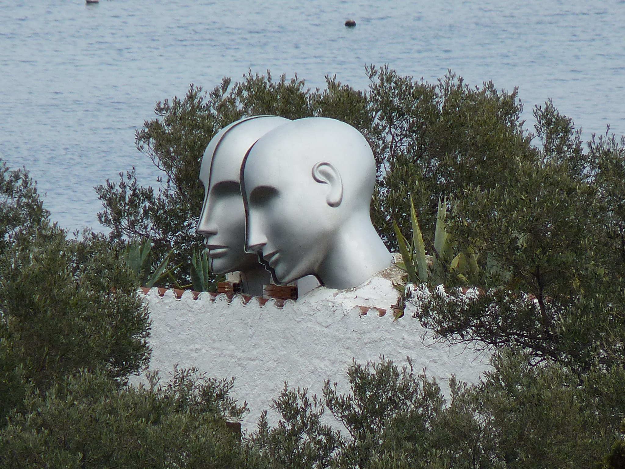 Heads Dalí Lligat free image download