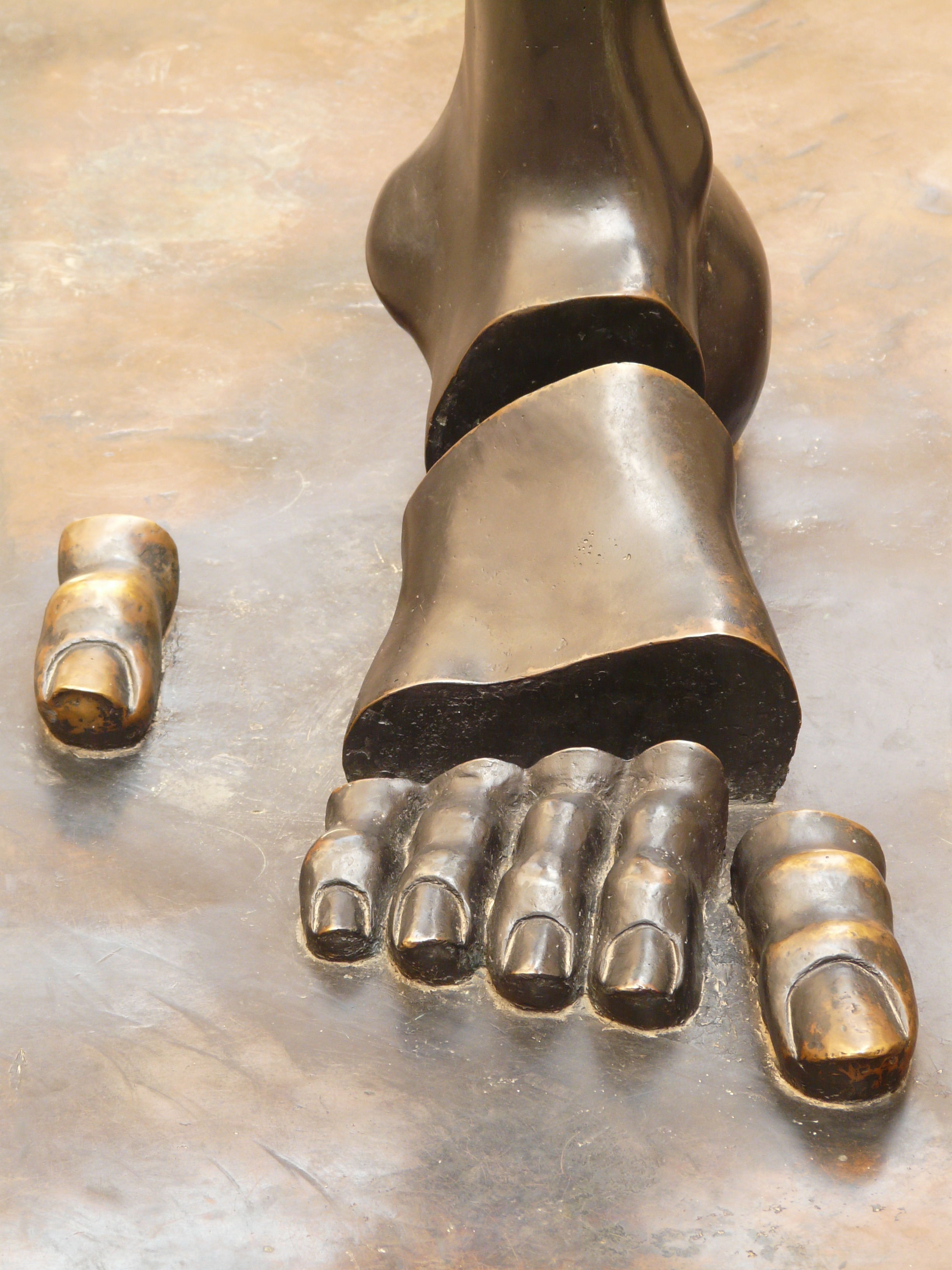 Foot Sculpture bronze free image download