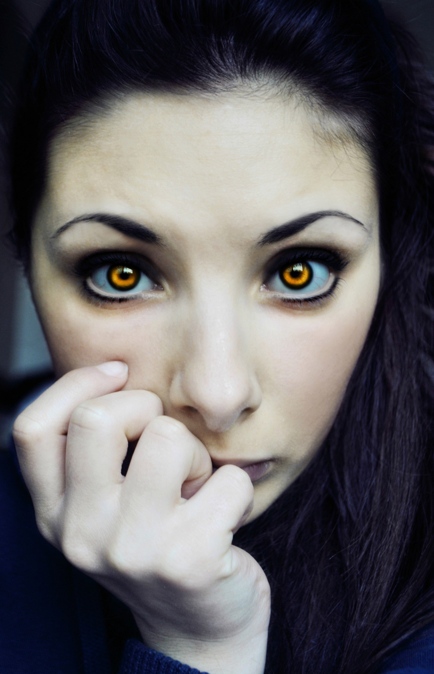 Photo portrait of a girl with vampire eyes free image download