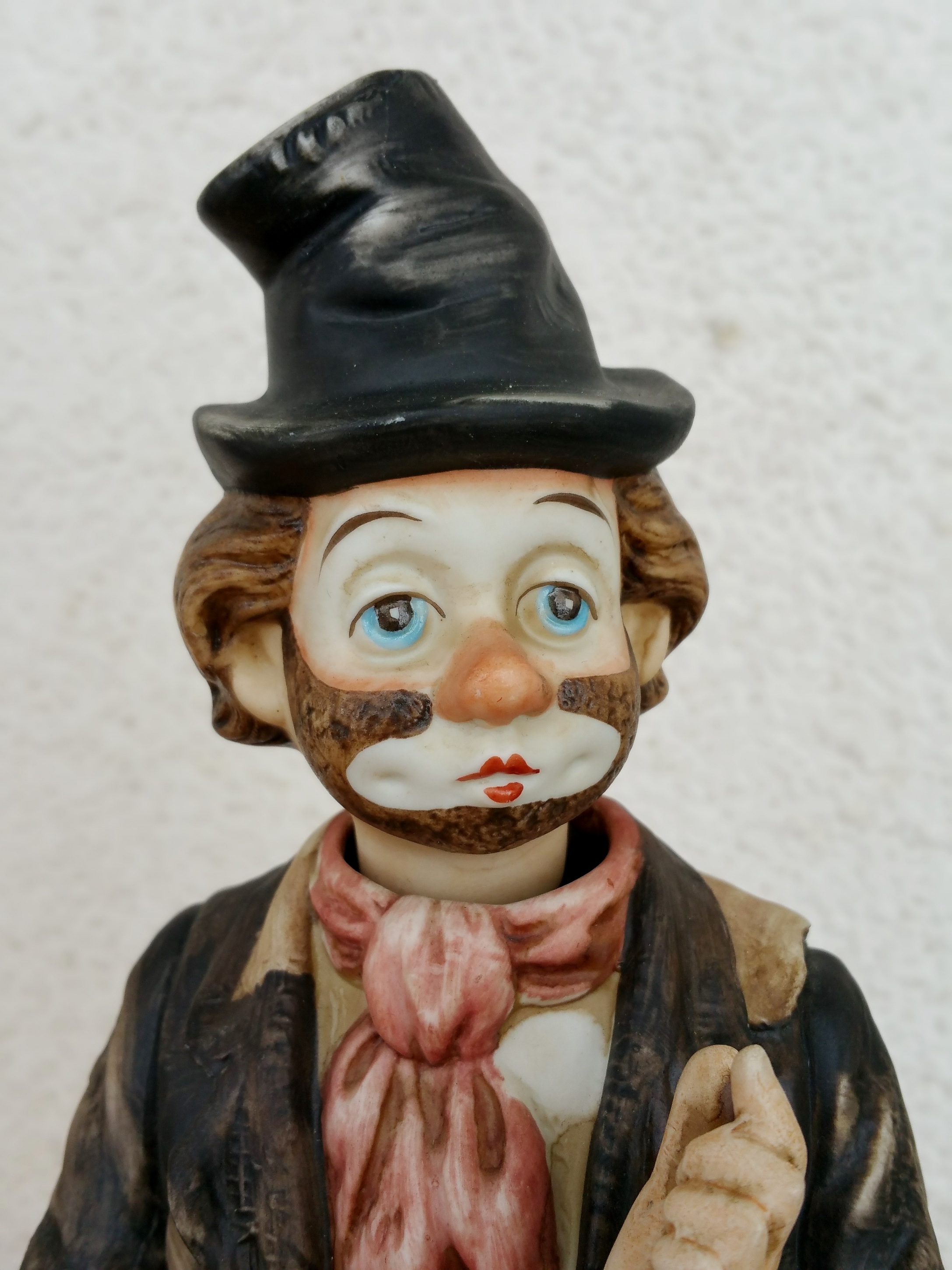 Statue of a male hobo free image download