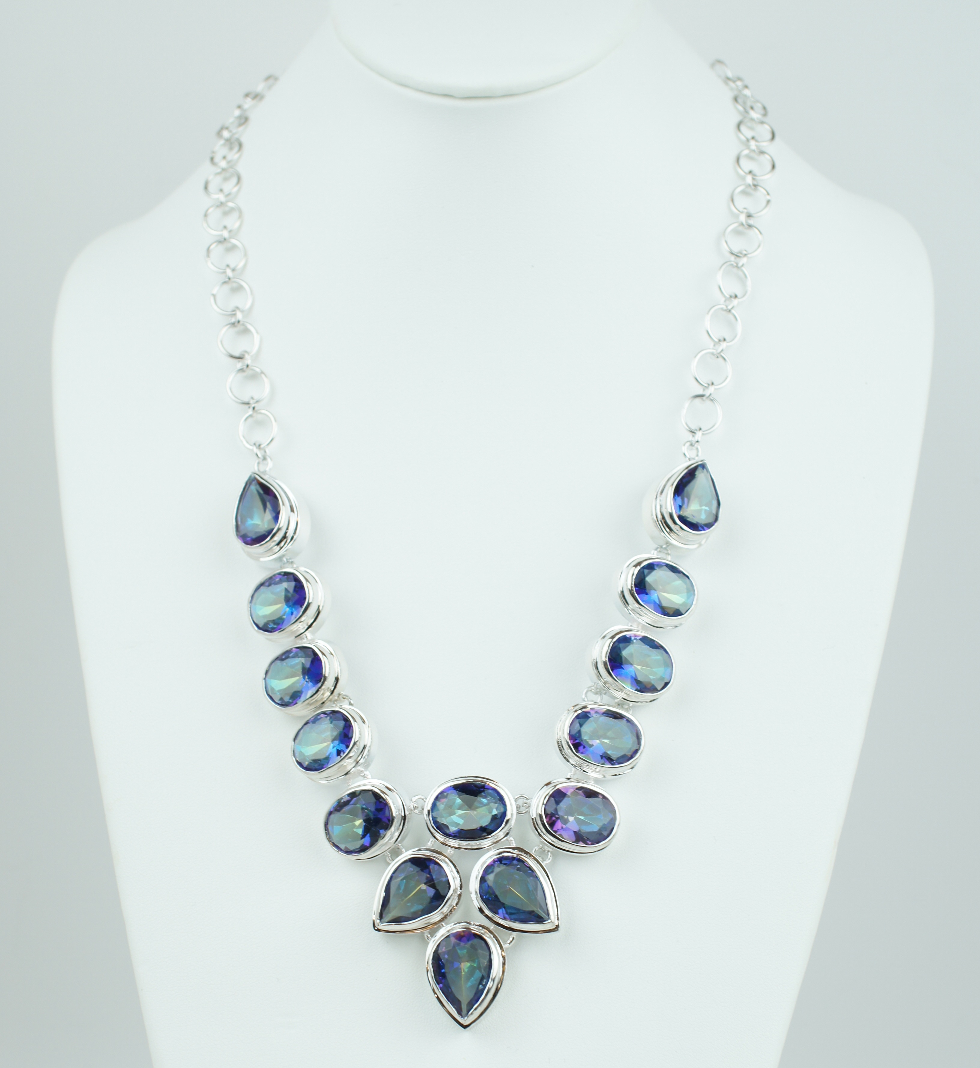 Beautiful expensive stone neck jewelry free image download