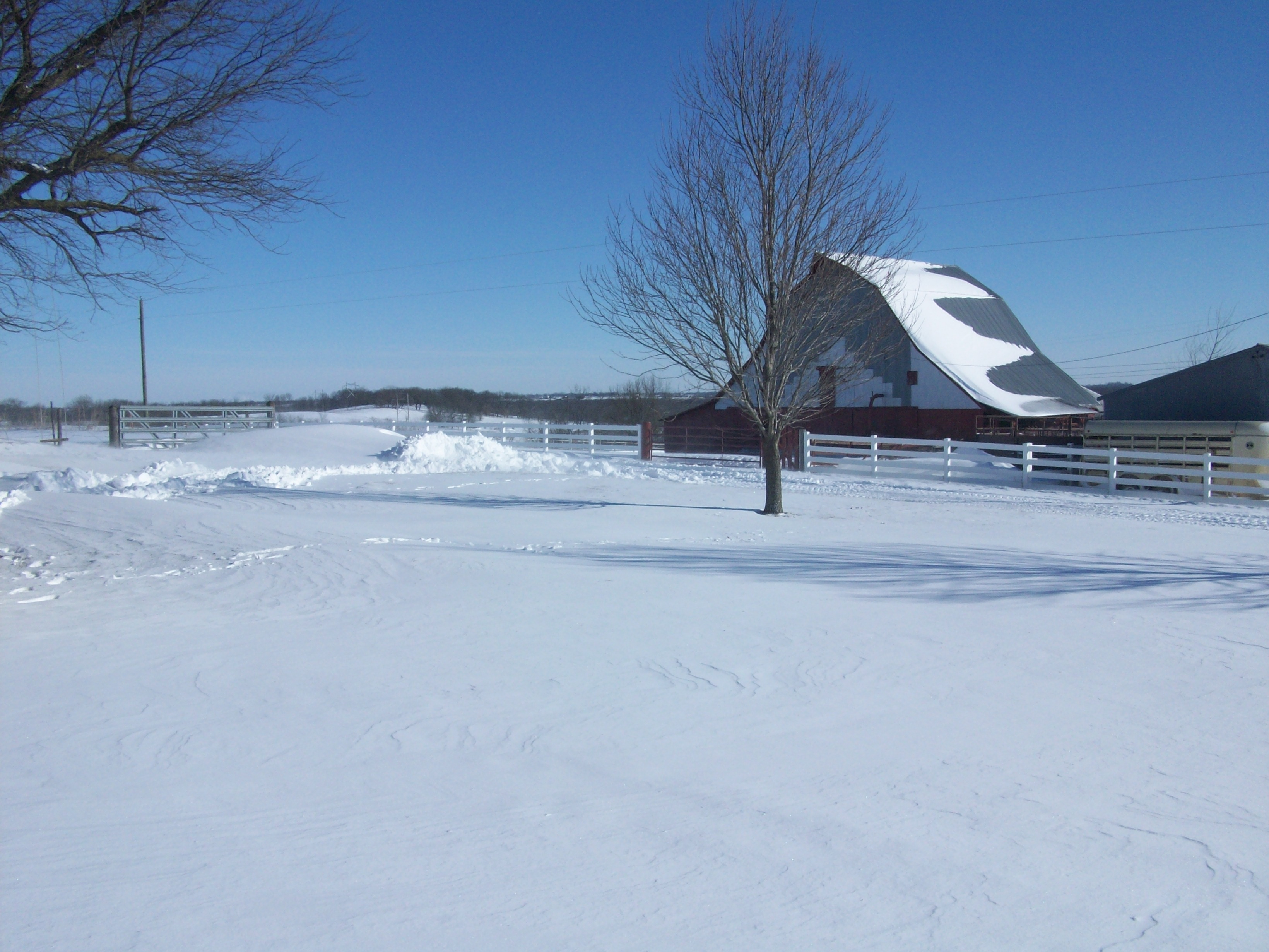 Winter Barn Farm scenery free image download