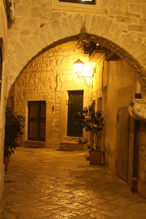 Night Alley Italy free image download