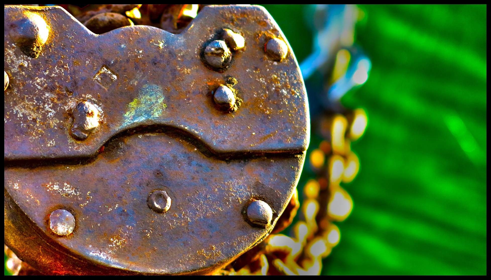 Rusty lock in close up free image download