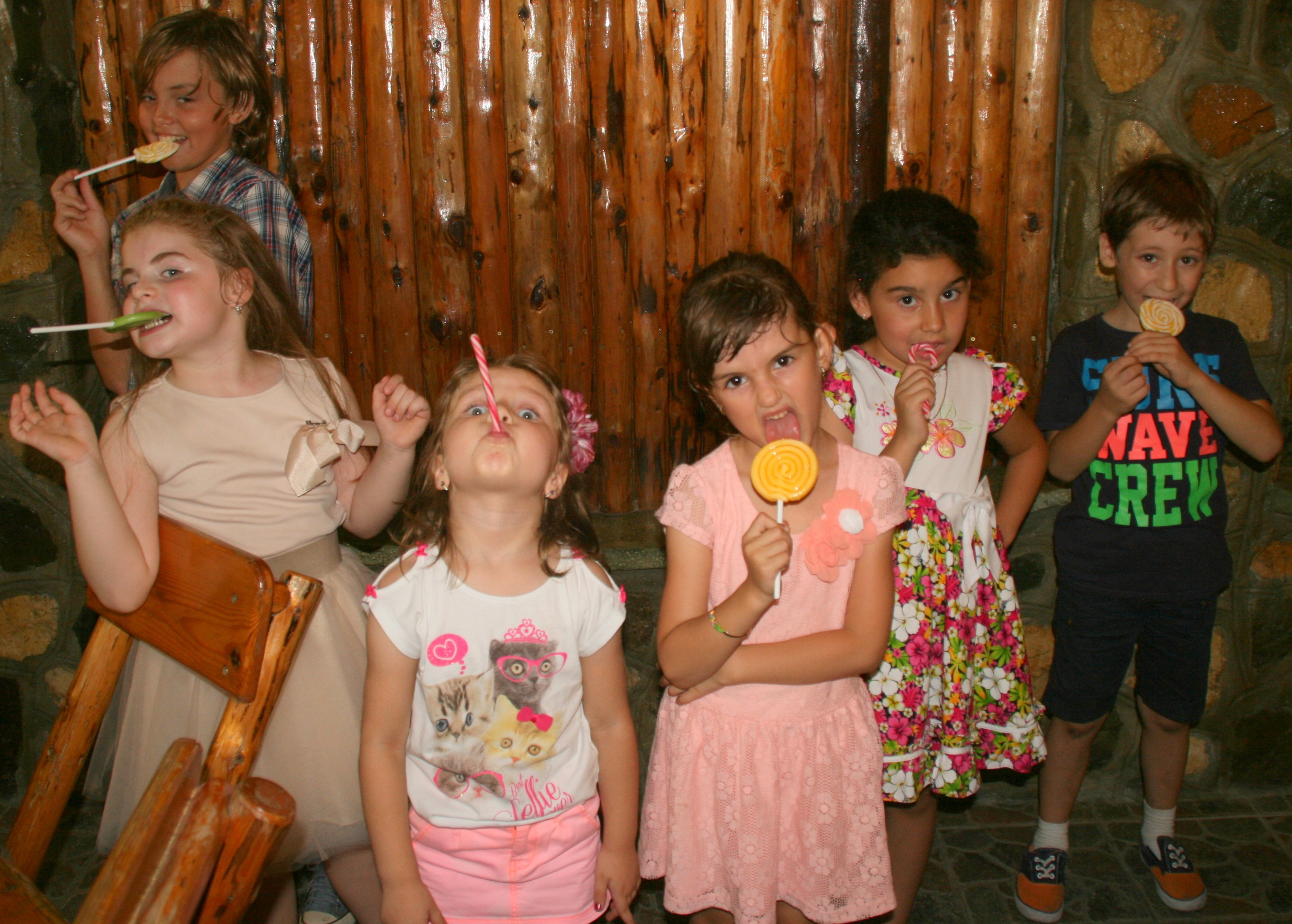 Kids The Gang Candy Bar free image download