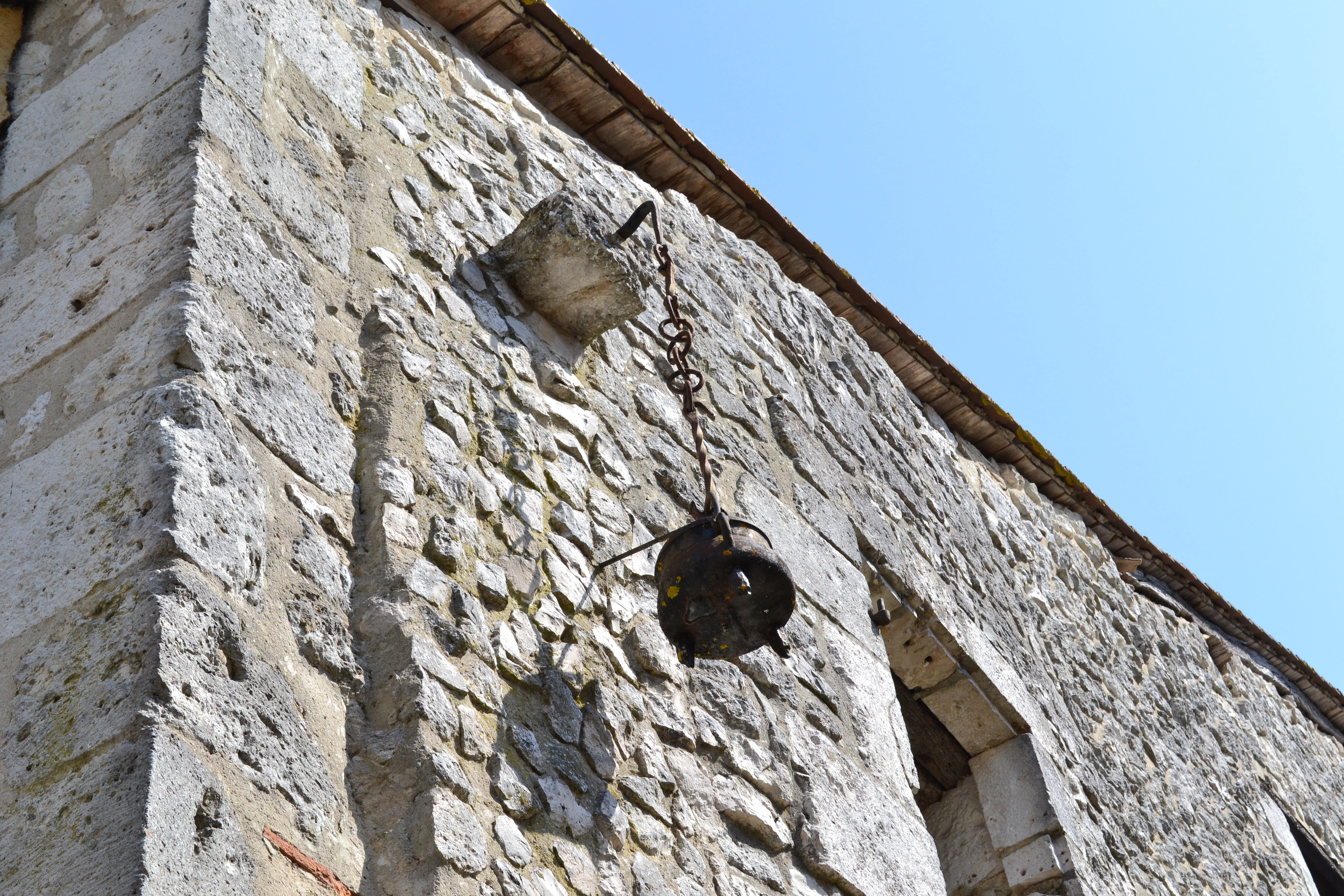 Stone Wall Cauldron Issigeac free image download